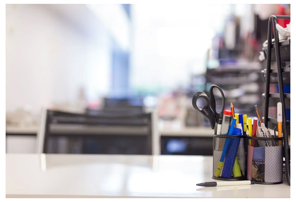 How to Choose the Perfect Desk Accessories for Your Office ...